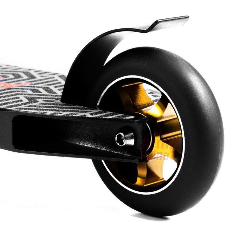 Triukinis paspirtukas SP BACKYARD